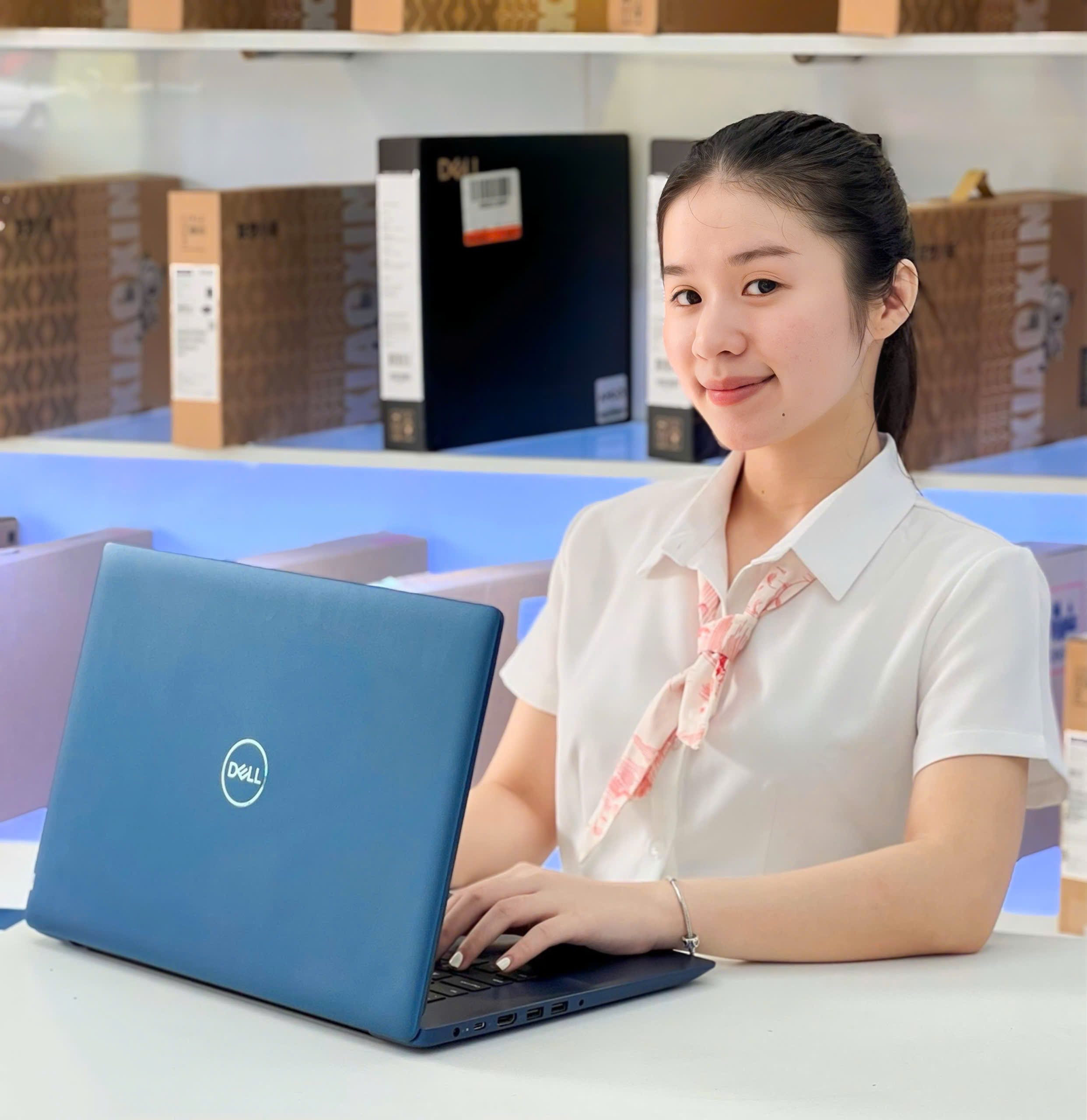 Laptop Cũ Dell Inspiron 5580 I5 - 8XXXU/RAM 8GB/SSD 256GB/FHD/VGA